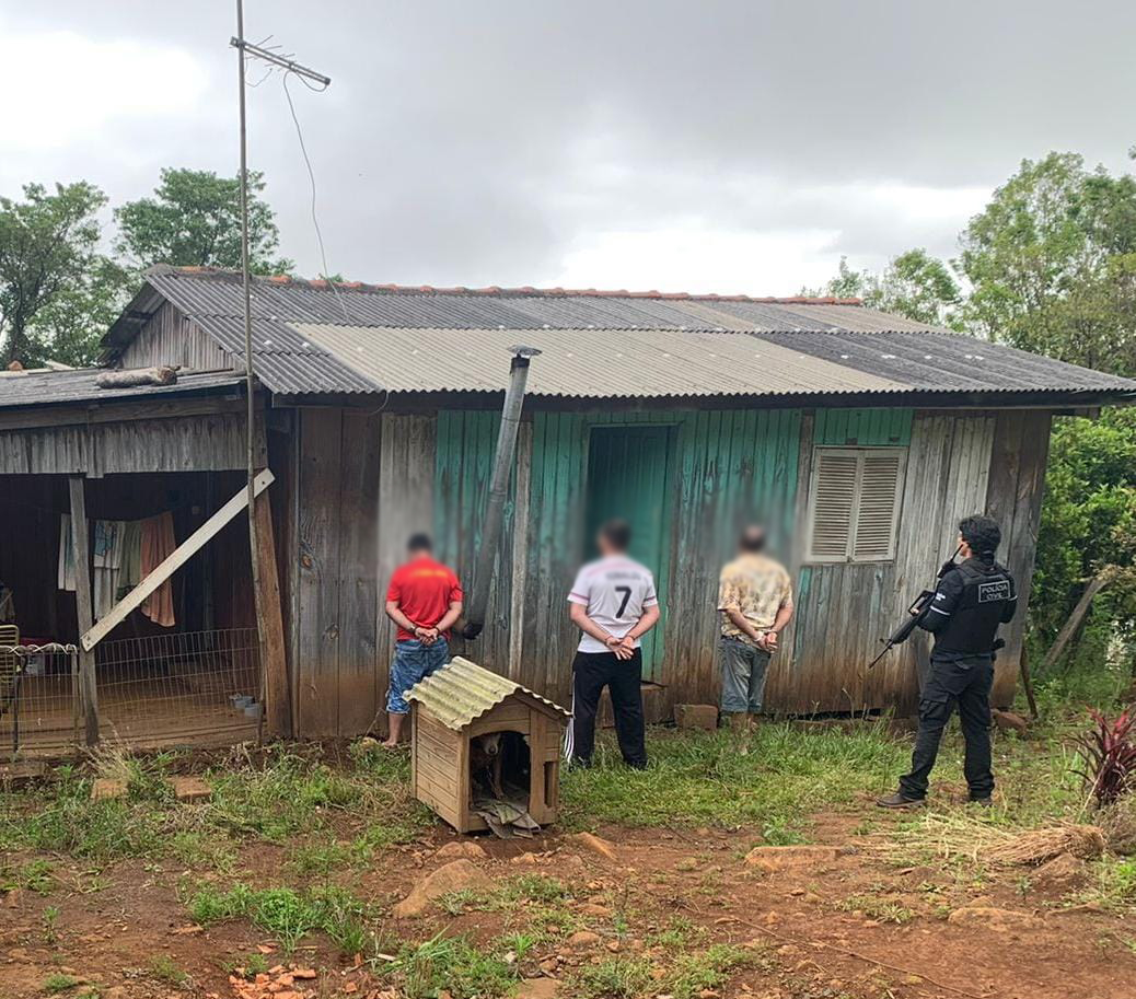 Pai E Filho Estão Entre Os Presos Por Assassinato De Morador A Facadas